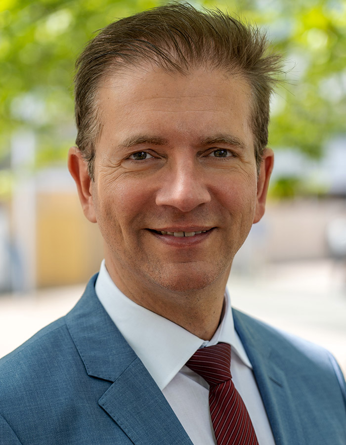 Prof. Dr. Wolfgang Greiner - Universität Bielefeld